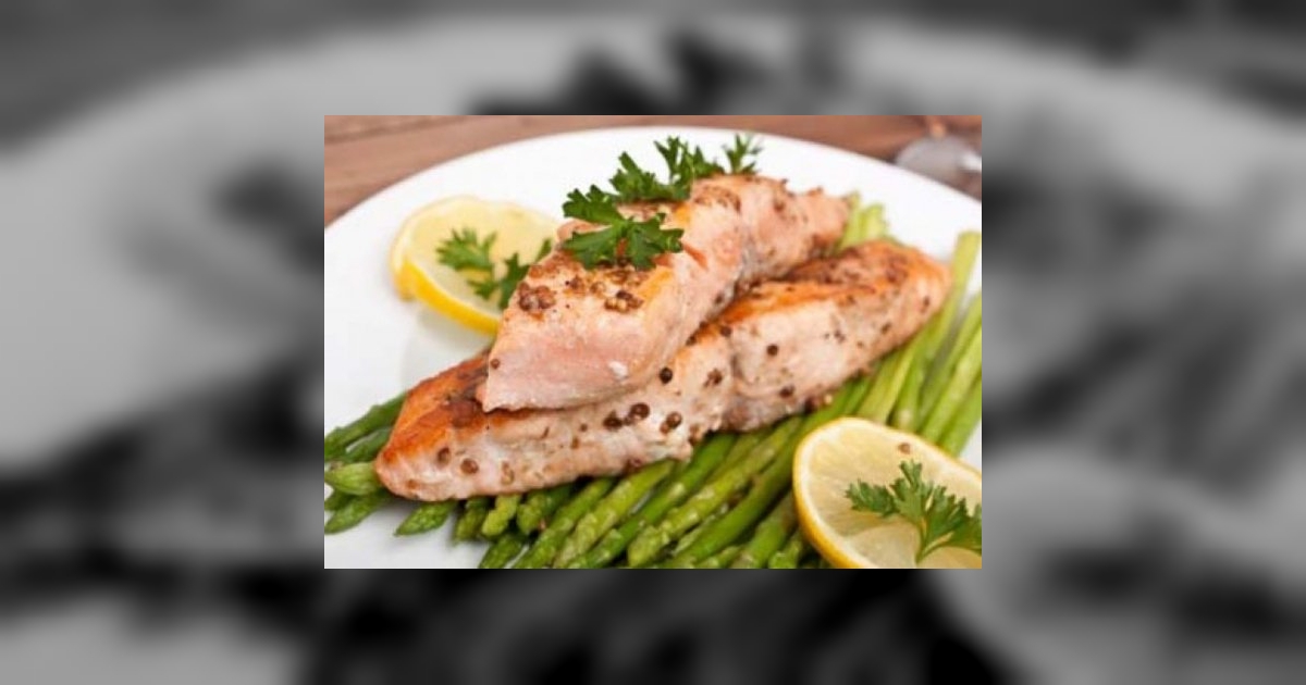 Cea mai simpla si delicoasa reteta de somon la gratar, asezonat cu ...